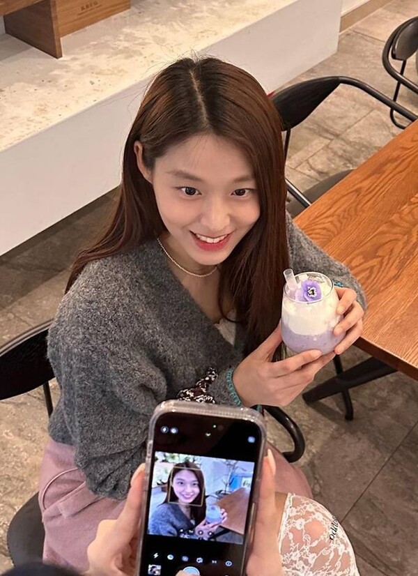 설현 일상 공개, “친구들이랑” 친구들과 데이트에도 여신 같은 비주얼+아찔 각선미 자랑