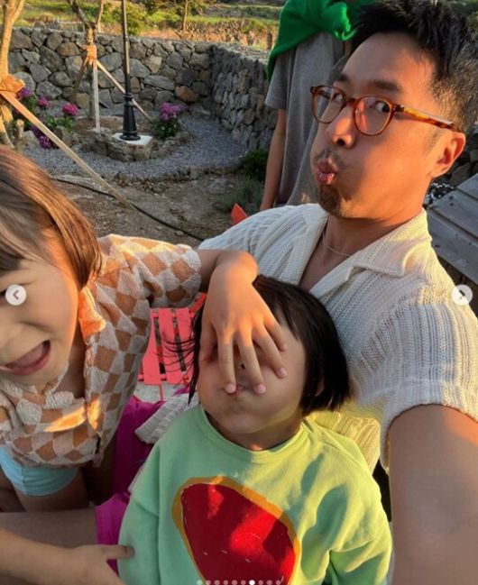 마이큐 공개열애 ♥김나영 두아들과 제주살이 근황 공개 여유로운 모습에 영락없는 가족