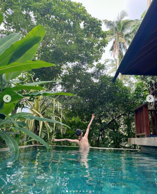 산다라박, 필리핀 여행 중 성난 등근육 자랑하며 반전 비키니 몸매 과시