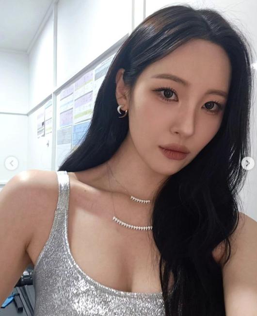 선미, 빨간색 vs 은색 섹시미 대결